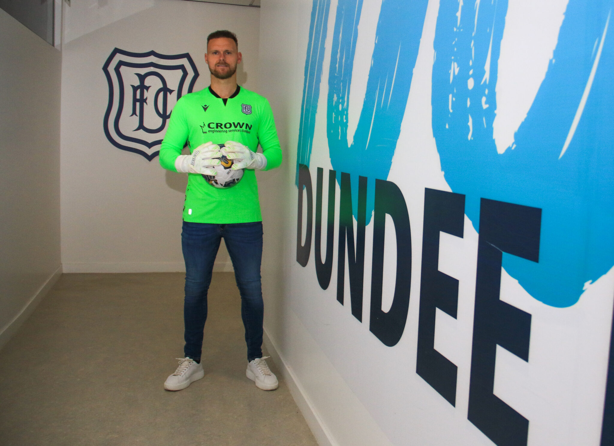 Carson joins the Dee - Dundee Football Club - Official Website