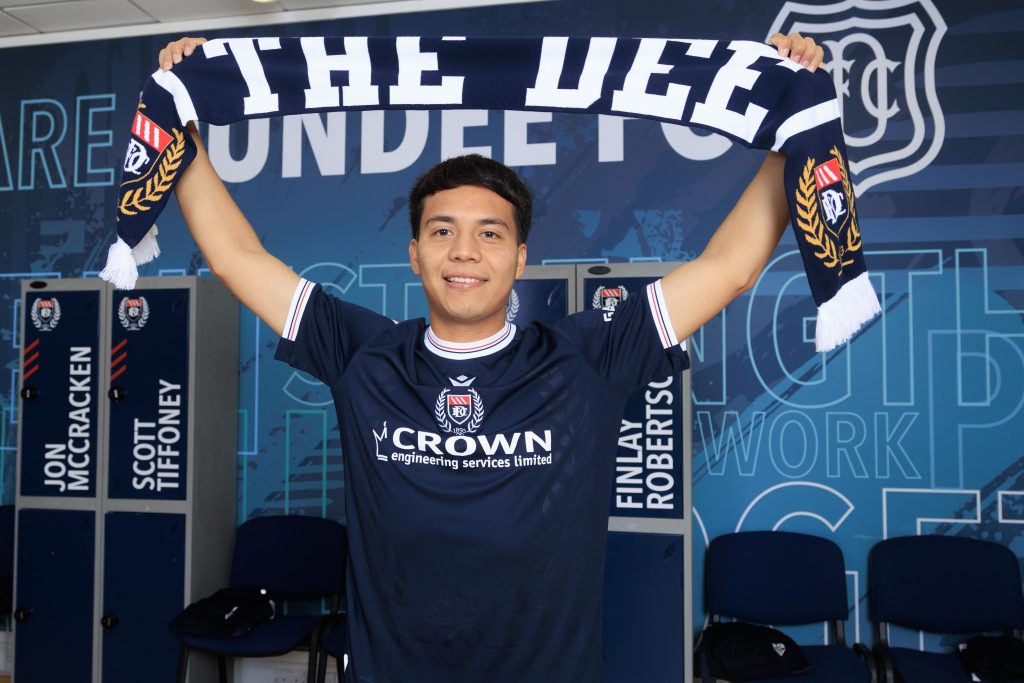 Victor Lopez signs for Dundee - Dundee Football Club - Official Website